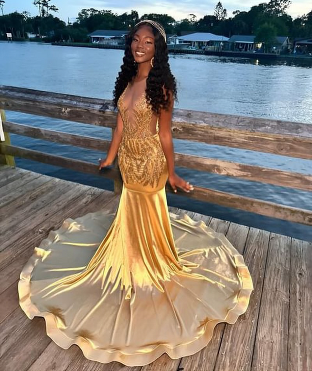 “Queen” Gown – DezzyDesignz